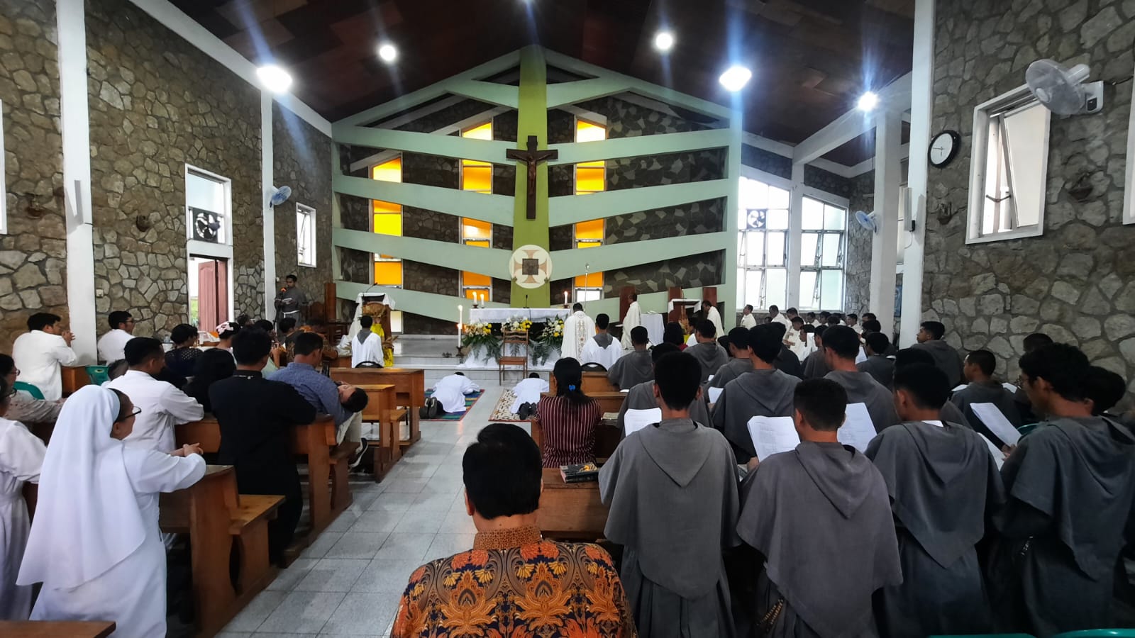 Tahbisan Dua Diakon Ordo Saudara Dina Konventual - OFMConv Indonesia